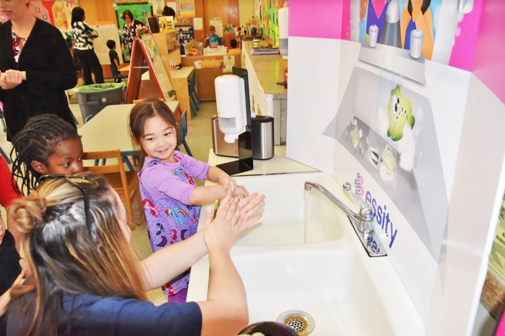 Students learn the proper way to wash hands - Northeast Times