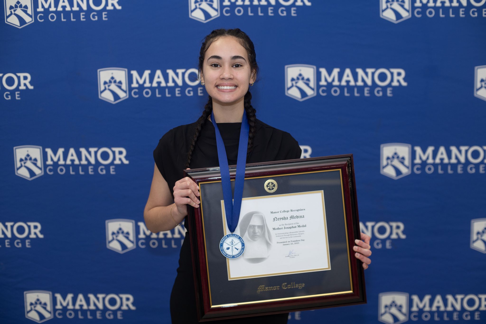 Manor presents prestigious medal - Northeast Times